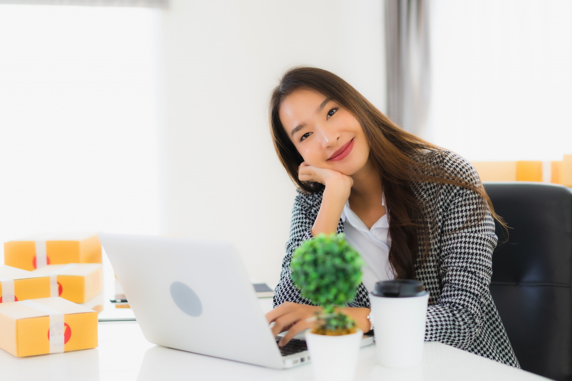 Office Table Problems: Signs It’s Time for an Upgrade